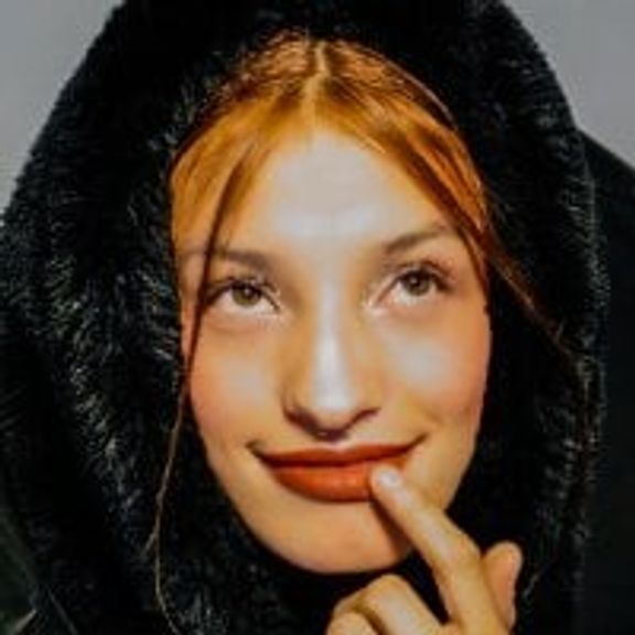 Emma-Wilson Cam Model - Watch Emma-Wilson Live Webcam | MyHotCams